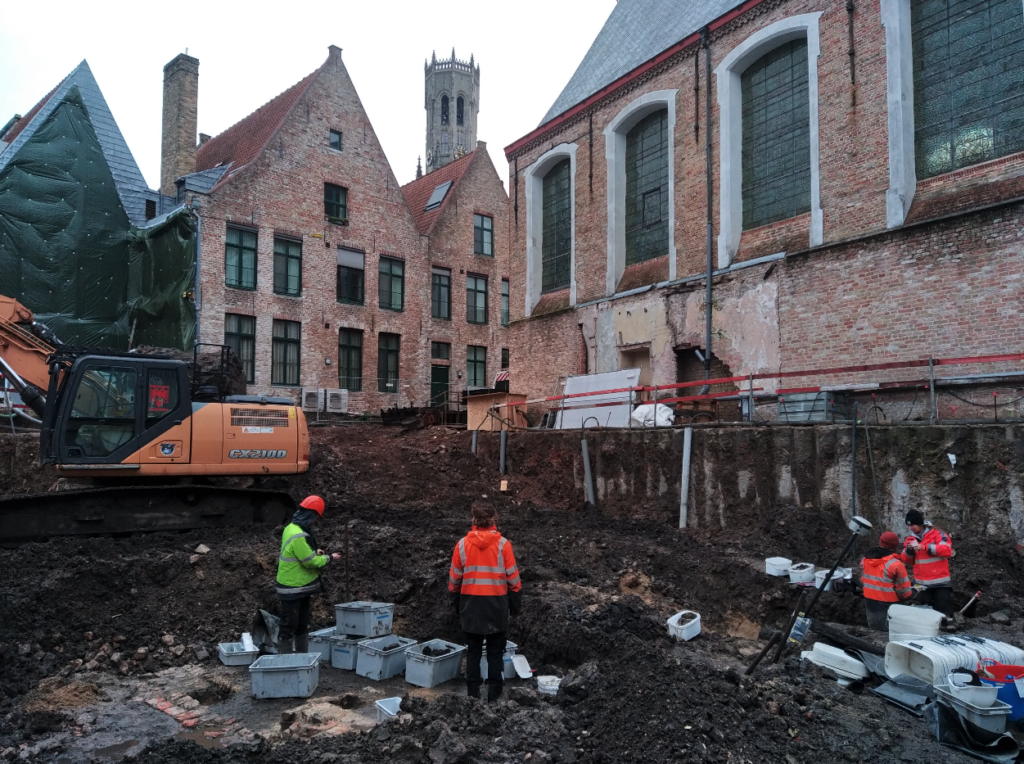 Fascinerende archeologische vondsten gevonden bij bouwproject De Gilde in hartje Brugge - Het ...